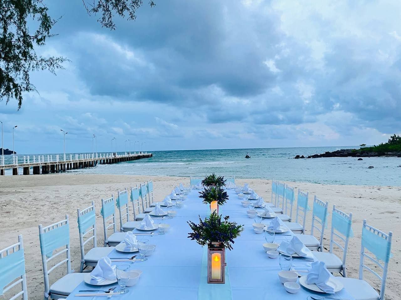 Dining - Mafiya's Resort